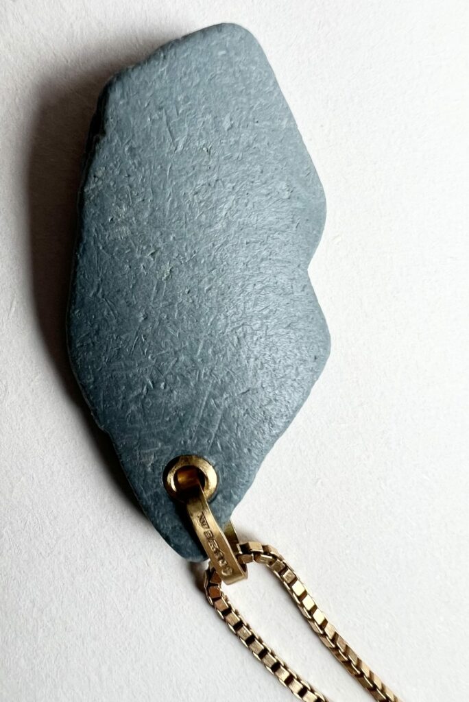 BLUE BAKELITE LIPS – Nathalie Mathoulin Jewellery